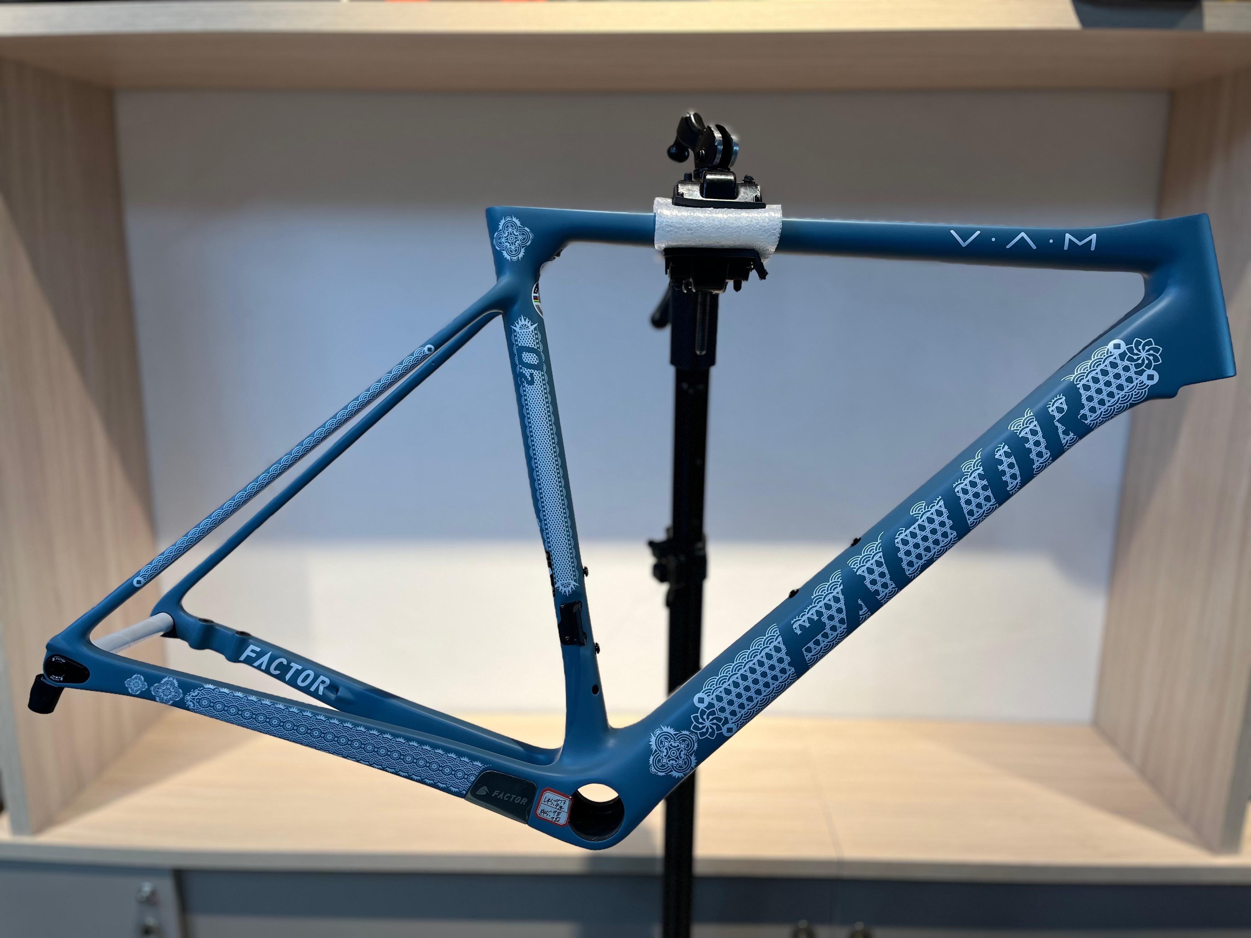 MARCO USADO FACTOR O2 VAM (cuadro, tenedor, manubrio) Ornate Azure ...